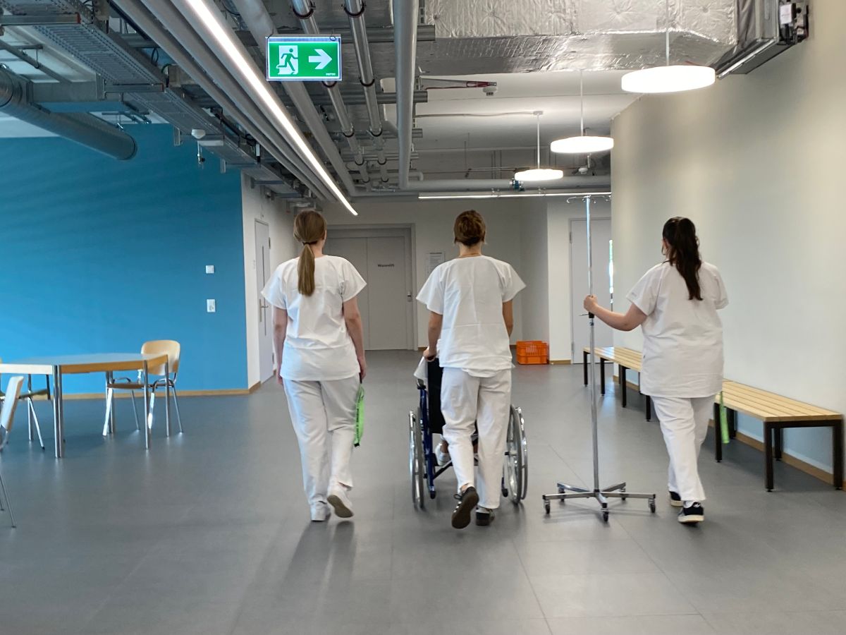 FMS-Schülerinnen und -Schüler am BzG - BzG Bildungszentrum Gesundheit ...